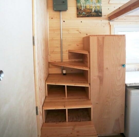 Desain Tangga Rumah Sempit Sederhana untuk Hunian Kamu